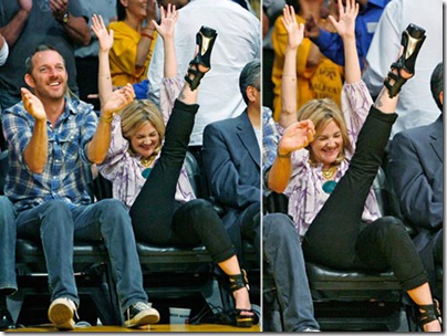 UTMODAS: Drew Barrymore assistiu à partida da NBA com o namorado